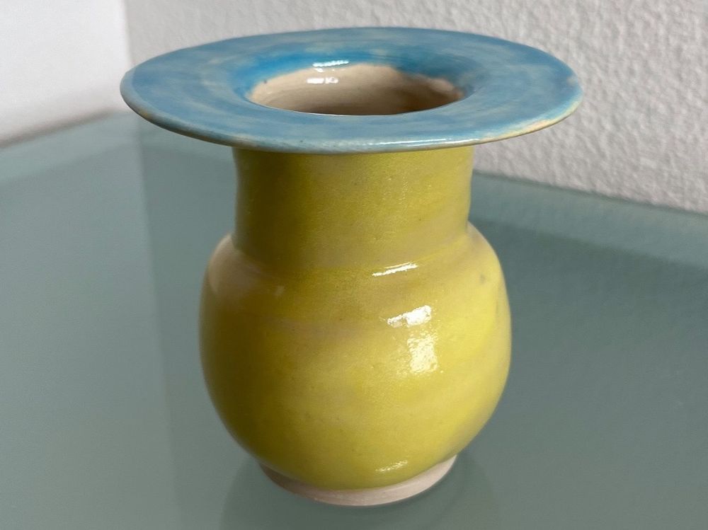 Ceramic Vase handgedreht, Höhe 10.5 cm gelber Körper (Gebraucht) in ...