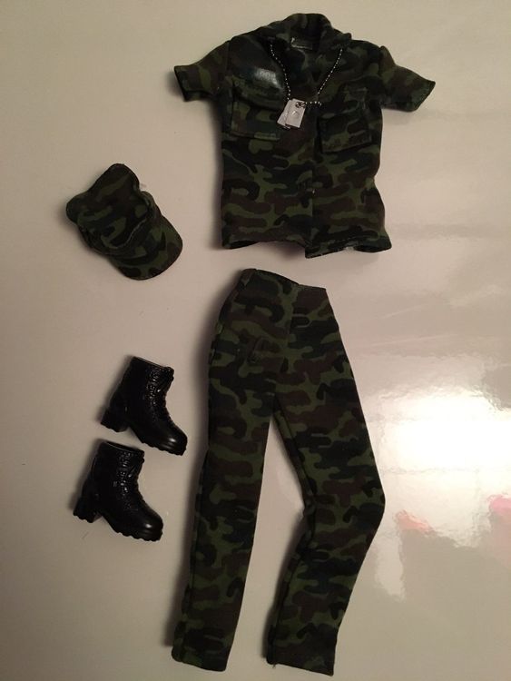 Barbie Kleidung Uniform fürs Militär (Neuf (Voir description)) à Bern ...