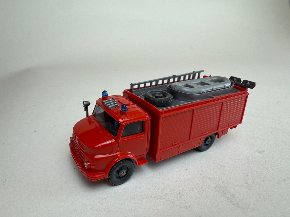 Wiking Mercedes Feuerwehr Rüstwagen mit Boot achatgrau (Gebraucht) in ...
