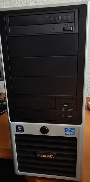 Maxdata Workstation (Gebraucht) in Siebnen für CHF 49 – nur Abholung auf Ricardo kaufen