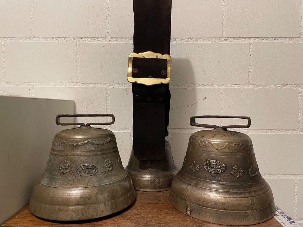 3 alte Glocken ab 1.00 Fr. (Defekt) in Birrhard für CHF 56 – mit ...