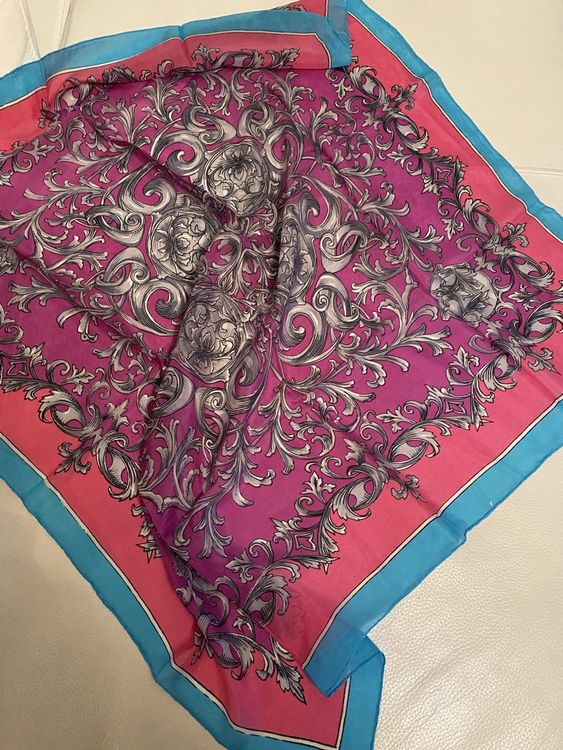 Seiden Foulard 🌸 (Gebraucht) in Opfikon für CHF 18 – mit Lieferung auf ...