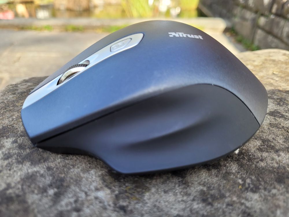 Kabellose Funkmaus mit ergonomischer Daumenablage | Kaufen auf Ricardo