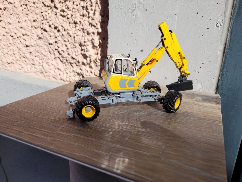 Menzi Muck A91 4x4 Modell 1/50 (Neu und originalverpackt) in Niederbüren für CHF 97 – mit ...