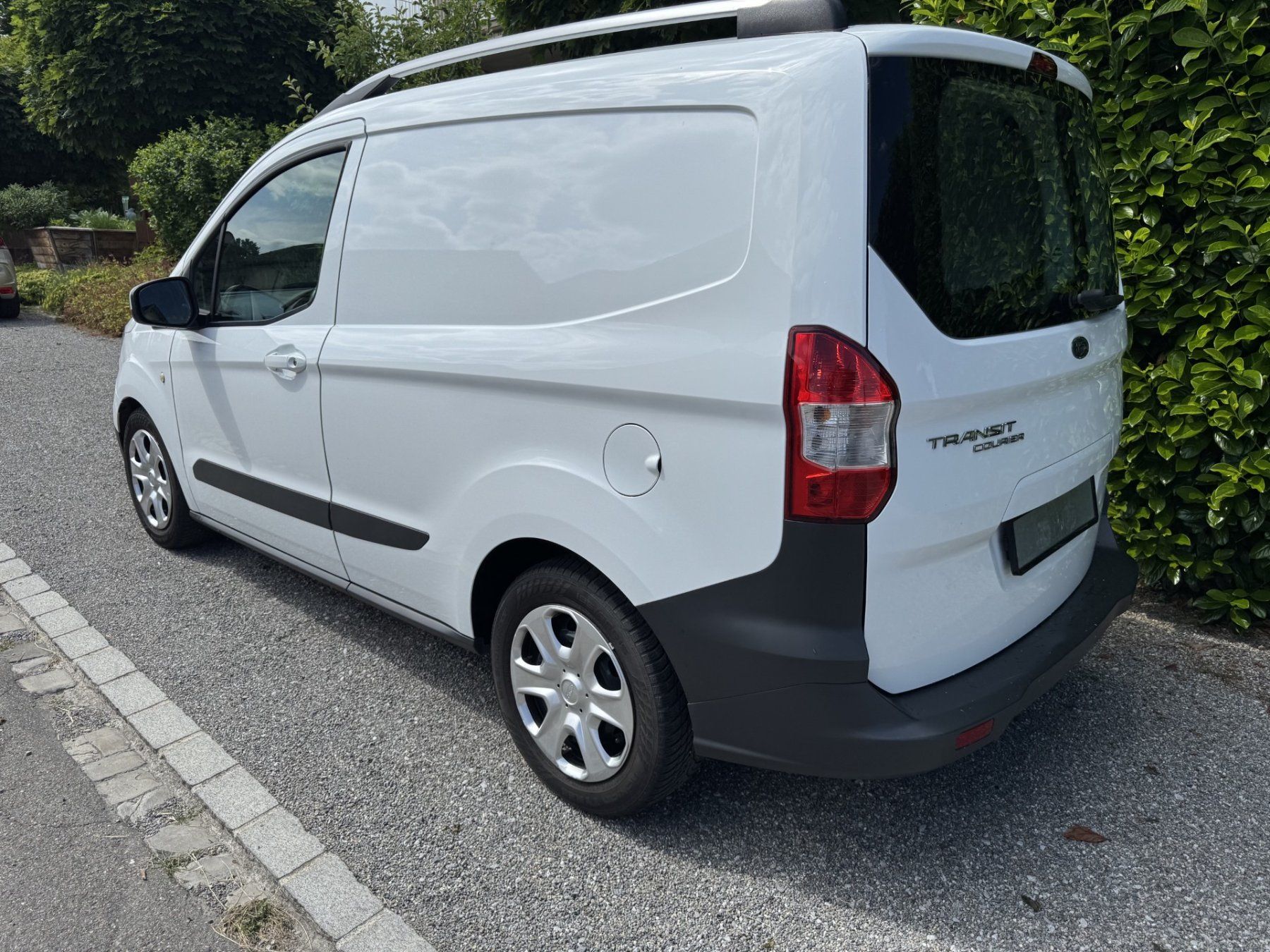 Sehr gut erhaltener Ford Transit Courier ab MFK mit wenig KM (Gebraucht ...