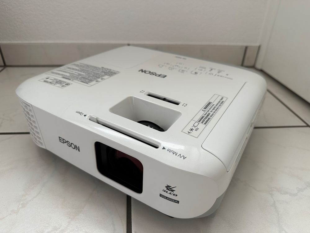 Epson FullHD Beamer EB 990U / 1.933 von 12.000 Stunden (Gebraucht) in ...