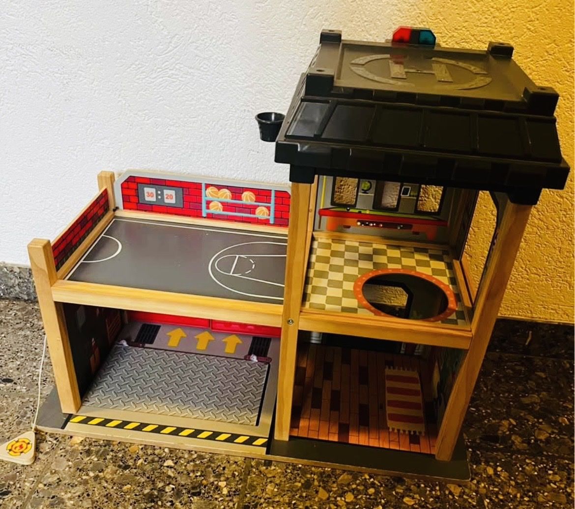 Hape fire station (Gebraucht) in Erlenbach ZH für CHF 6 – nur Abholung ...