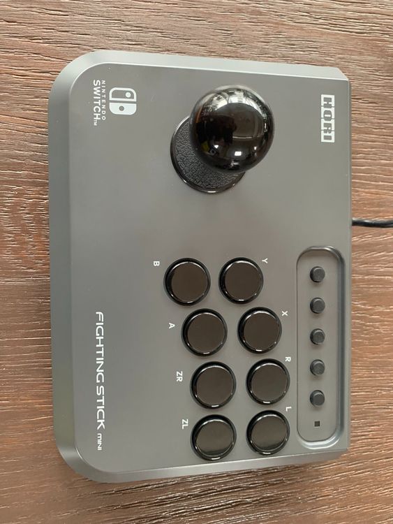 HORI Switch Fighting Stick Mini Arcade | Kaufen auf Ricardo
