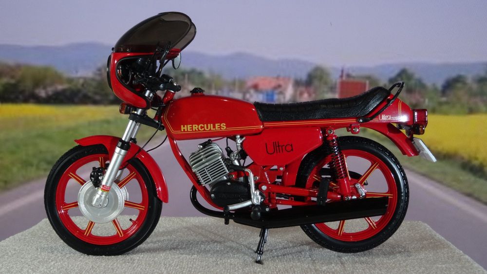 Schuco 06647, Hercules KS 50 Ultra, rot, 1976- 1977, Vitrine (Neu (gemäss Beschreibung)) in ...