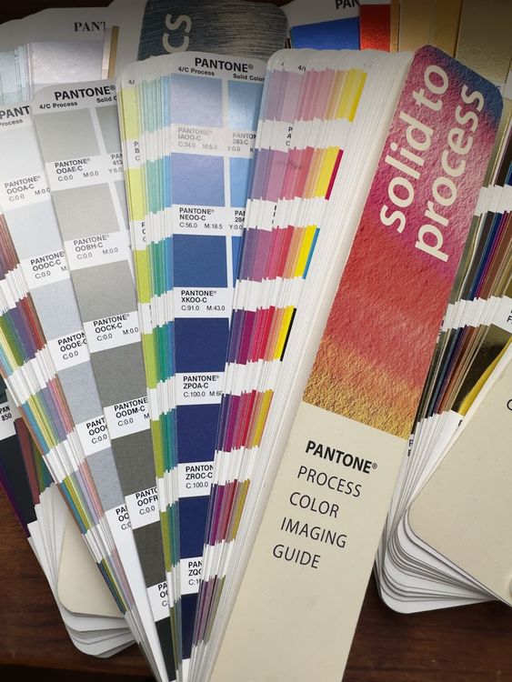 Pantone-Fächer Process, Metaillic, Foil usw. (Gebraucht) in Bern für ...