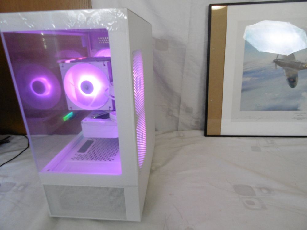 White RGB Ryzen 7 PC RX 9060 XT 16 32 GB 1 TB NVME - Neu (Neu und ...