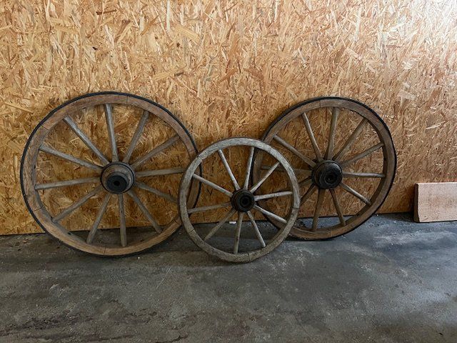 Alte Wagenräder aus Holz (Gebraucht) in Uznach für CHF 50 – nur ...