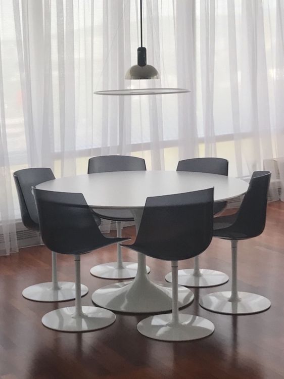 Knoll Saarinen table tulipe Ø 137 cm CHF 3'840 (Gebraucht) in Lausanne ...