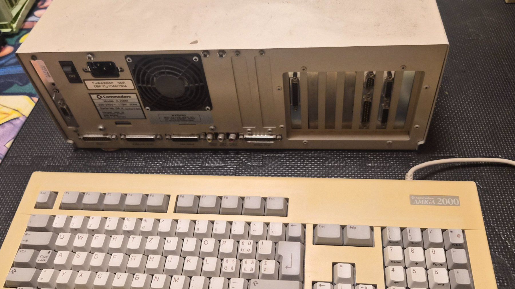 Commodore Amiga 2000 mit Monitor, Tastatur & Software DEFEKT (Defekt ...
