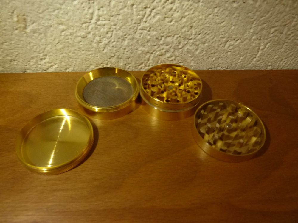 Hanfmühle The World Over Gold Grinder D. 50mm (Gebraucht) in Hochfelden ...