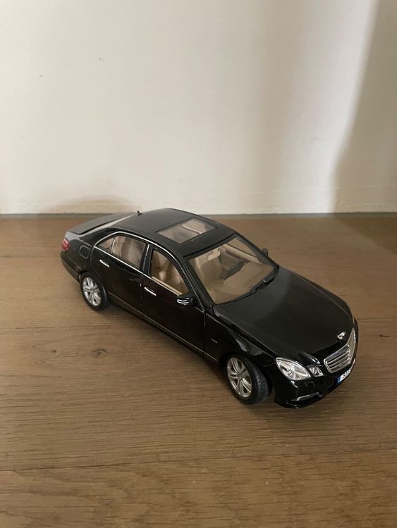 1:18 Modellauto Mercedes E-Klasse (Gebraucht) in Stadel für CHF 11 ...