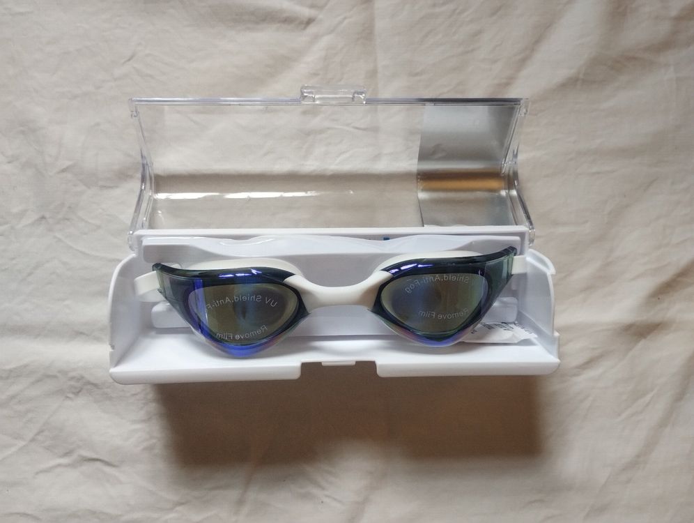 Schwimmbrille Antibeschlag weiss blau (Neu und originalverpackt) in Bremblens für CHF 14 – mit ...