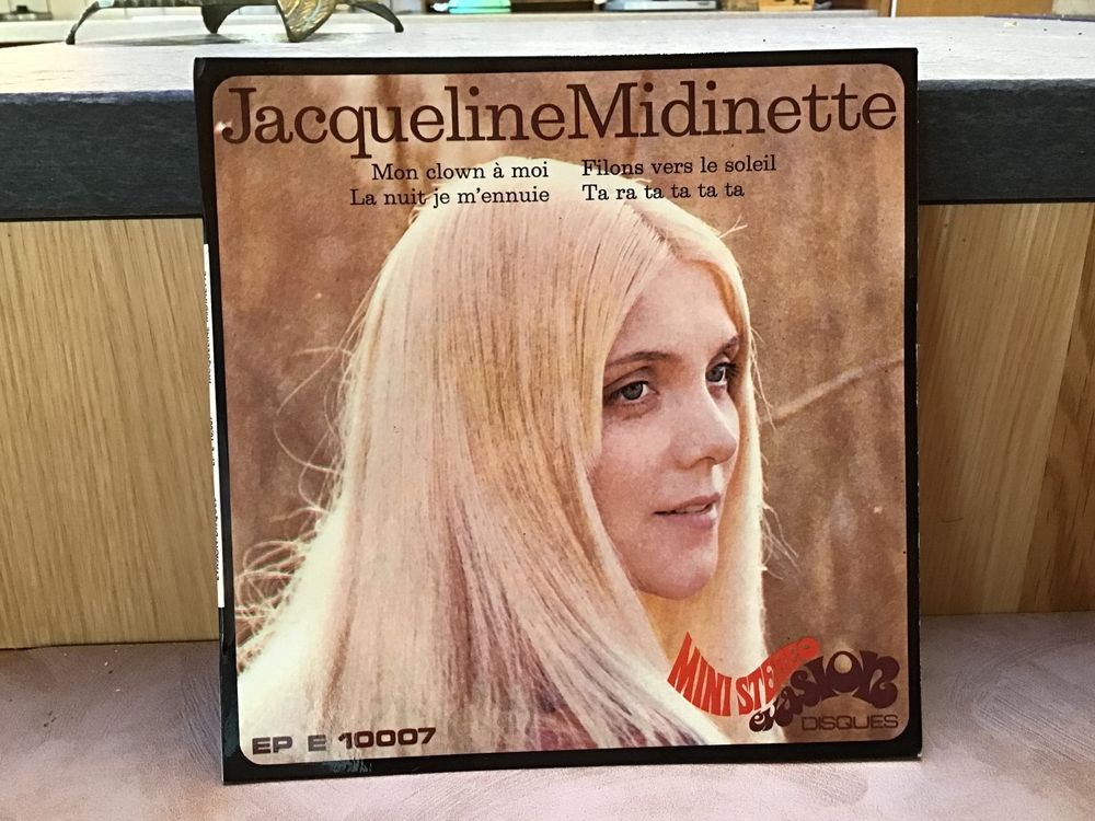 Swiss ye ye girl 7’’ SP Jacqueline Midinette autographe (D'occasion) à ...