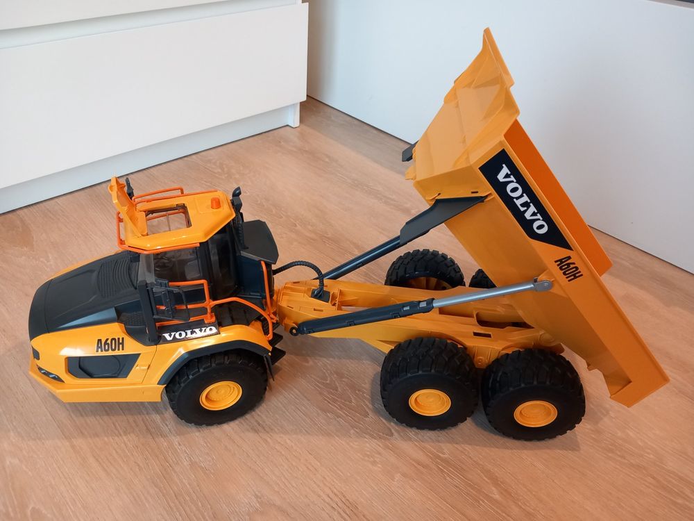 BRUDER Muldenkipper Volvo Dumper A60H (Gebraucht) in Wangen SZ für CHF ...