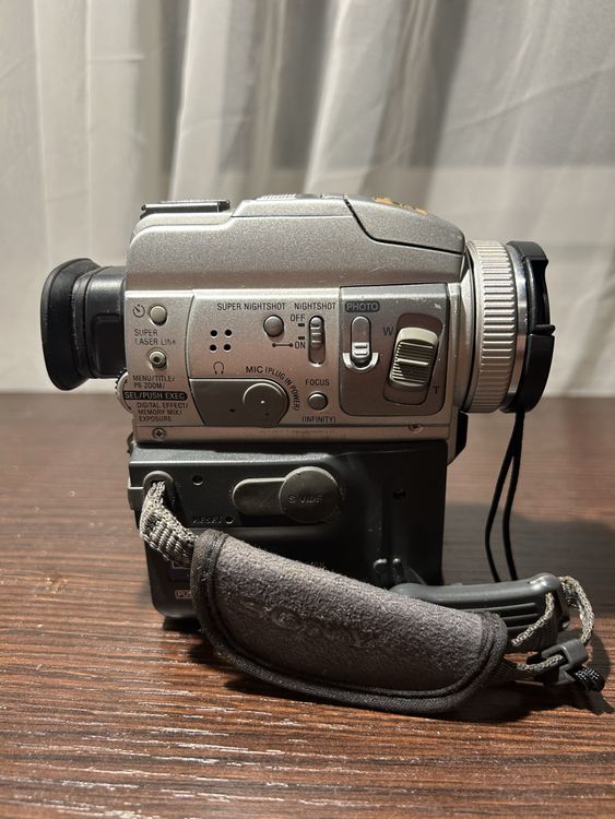 Sony DCR-PC110E Camcorder – guter Zustand, mit Ladekabel (Gebraucht) in ...