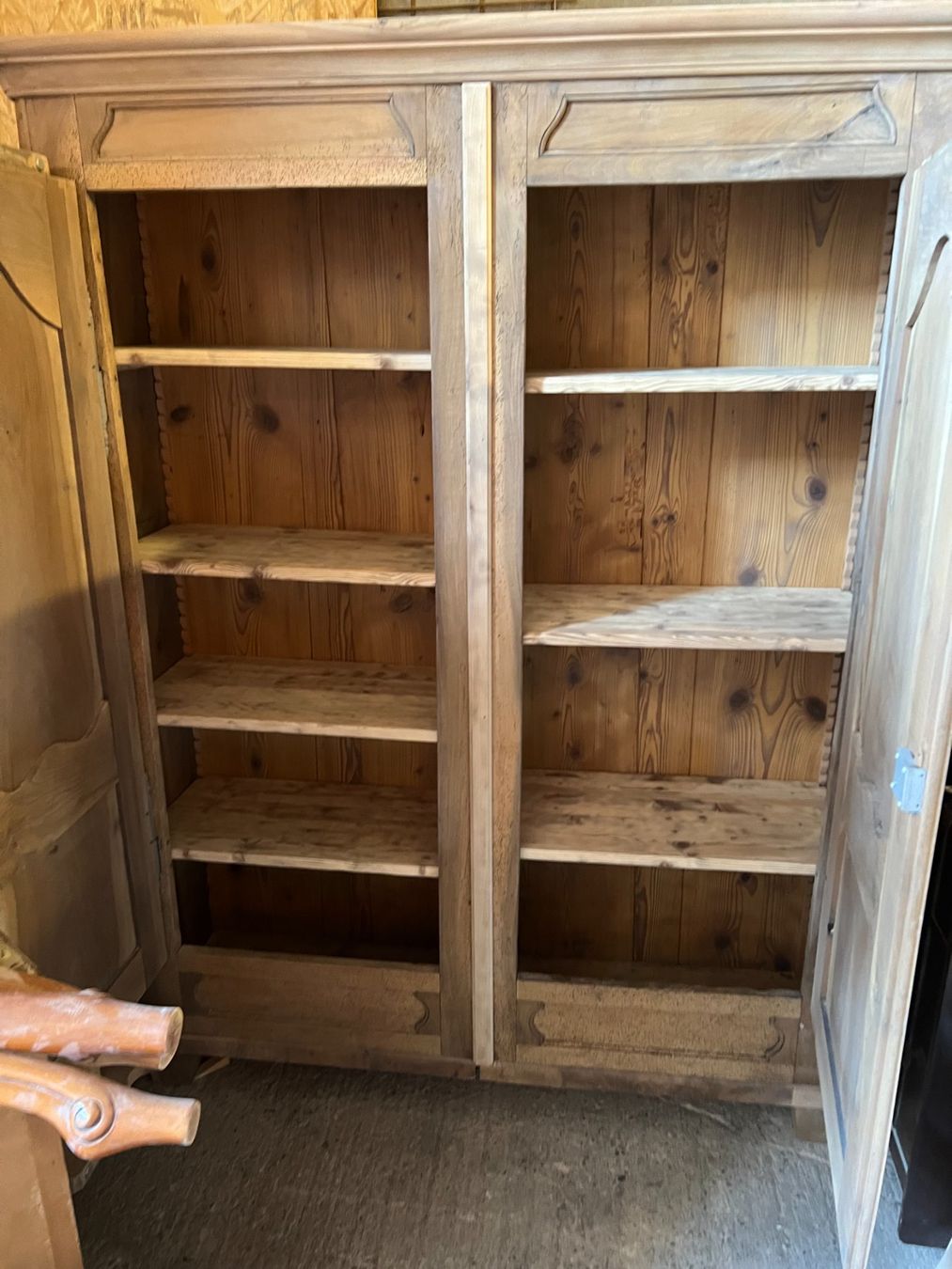 ART 969-D Armoire noyer sablé (D'occasion) à Pont-La-Ville pour CHF 499 ...