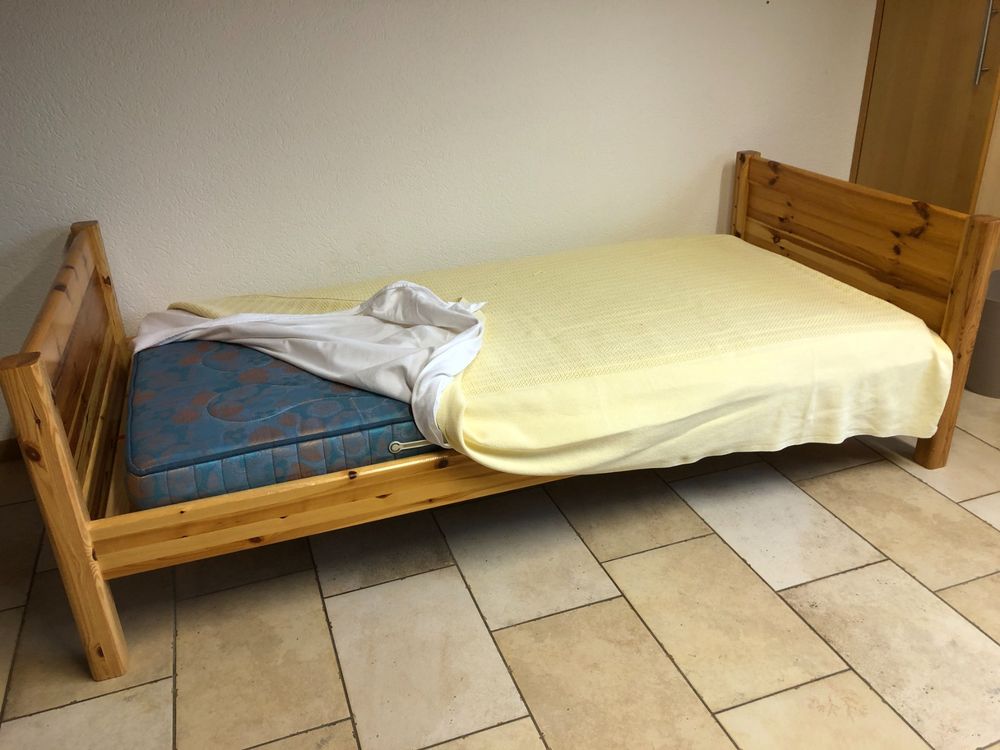 Bett (Gebraucht) in Wettingen für CHF 40 – nur Abholung auf Ricardo kaufen