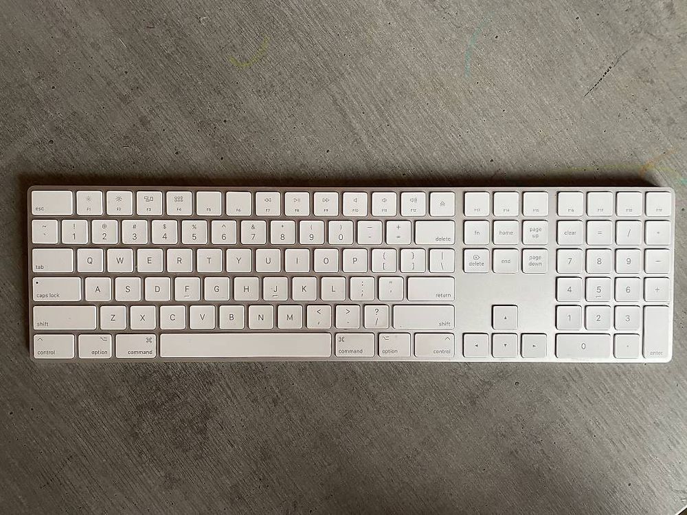 Apple Tastatur mit Numblock (Gebraucht) in Wila für CHF 45 – mit ...