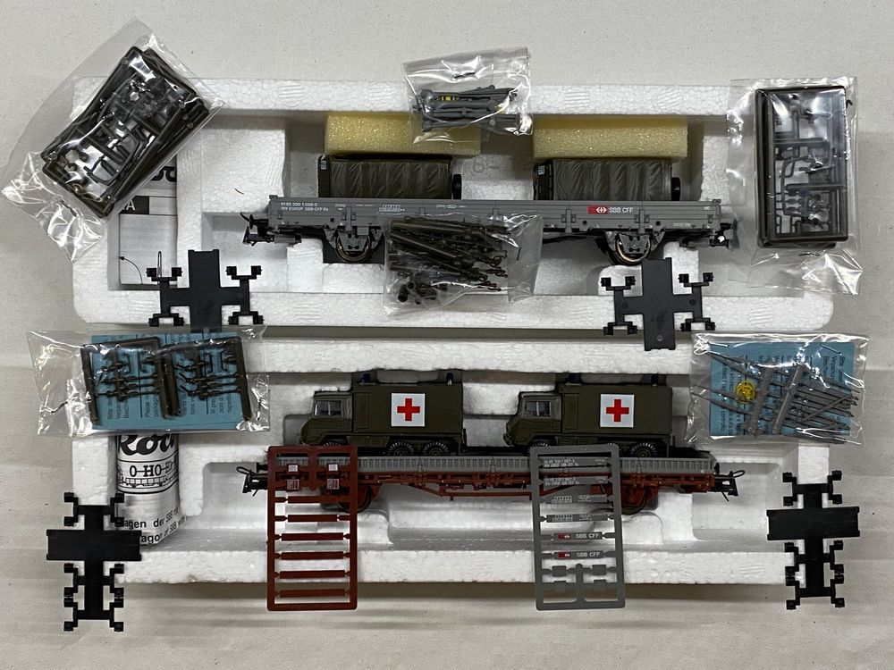 2 x Roco (H0 GS) SBB Rungenwagen Ks mit Militär-Fahrzeugen (Gebraucht) in Zürich für CHF 55 ...