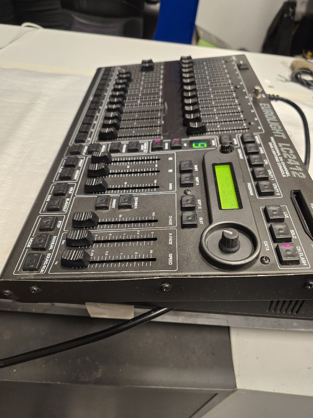 BEHRINGER Professional 24-Channel DMX Lighting Console (Gebraucht) in ...