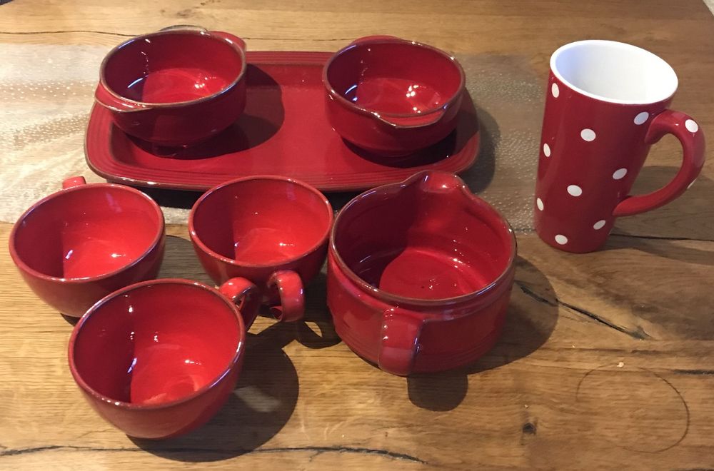 8 tlg. Geschirr Set in Himbeer Rot (Gebraucht) in Ferden für CHF 10 ...