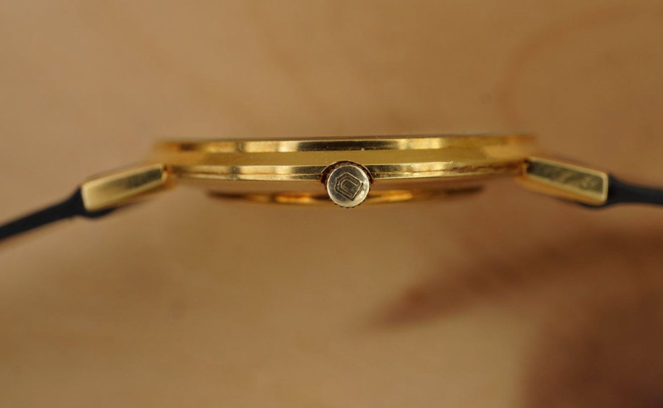 Universal Geneve Classic 18K Gold Extraflach (Gebraucht) in Jona für ...