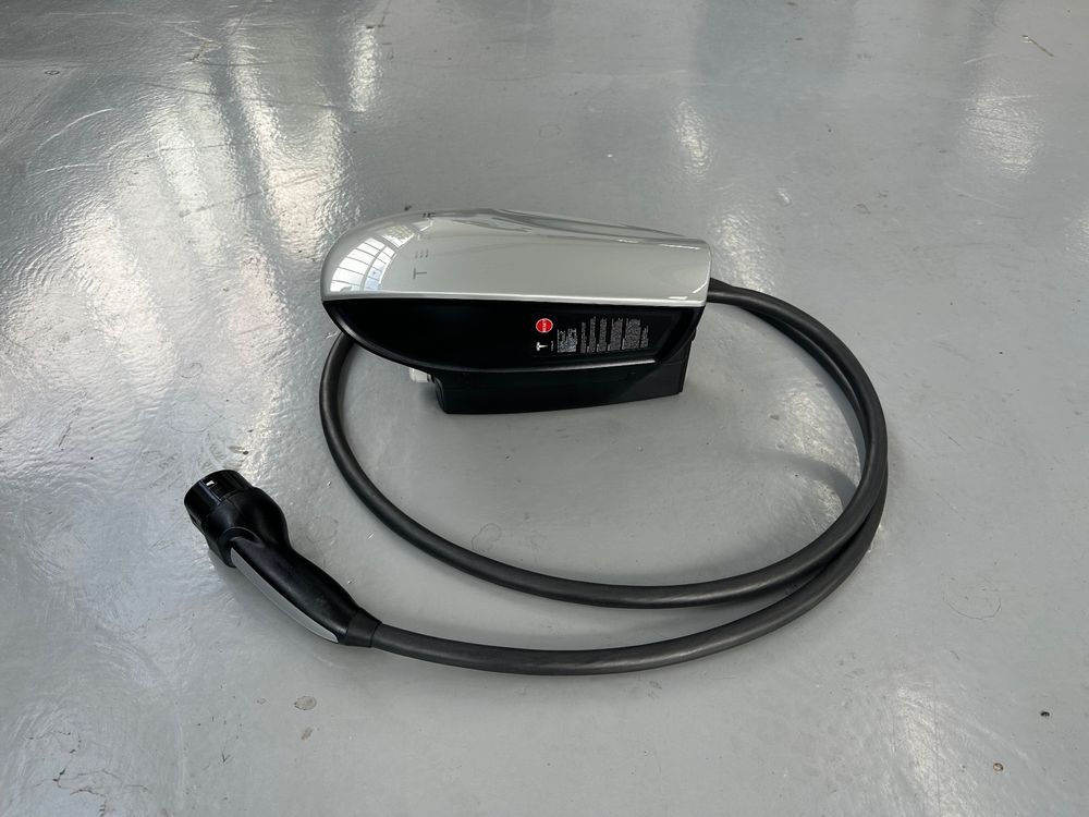 Tesla Wall Connector Gen2 (Gebraucht) in Buttisholz für CHF 141 – mit ...