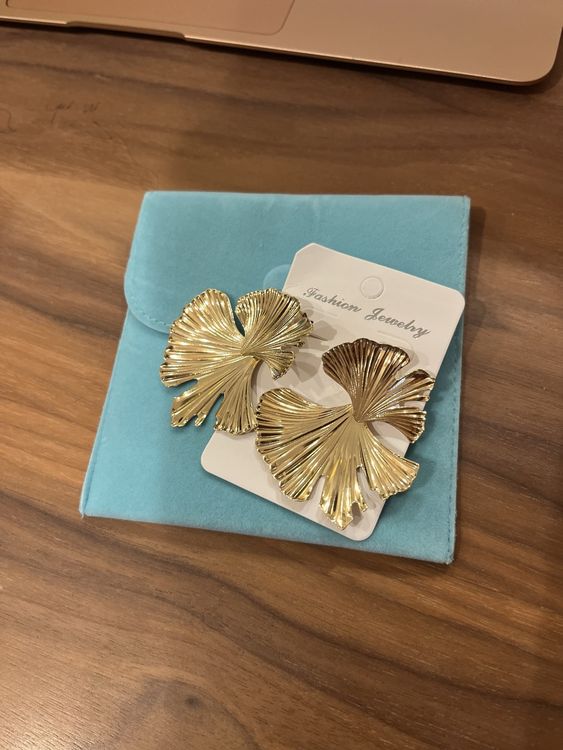 Goldene Statement Ohrringe Ginko Blätter Look Neu (Neu und originalverpackt) in Dotzigen für CHF ...