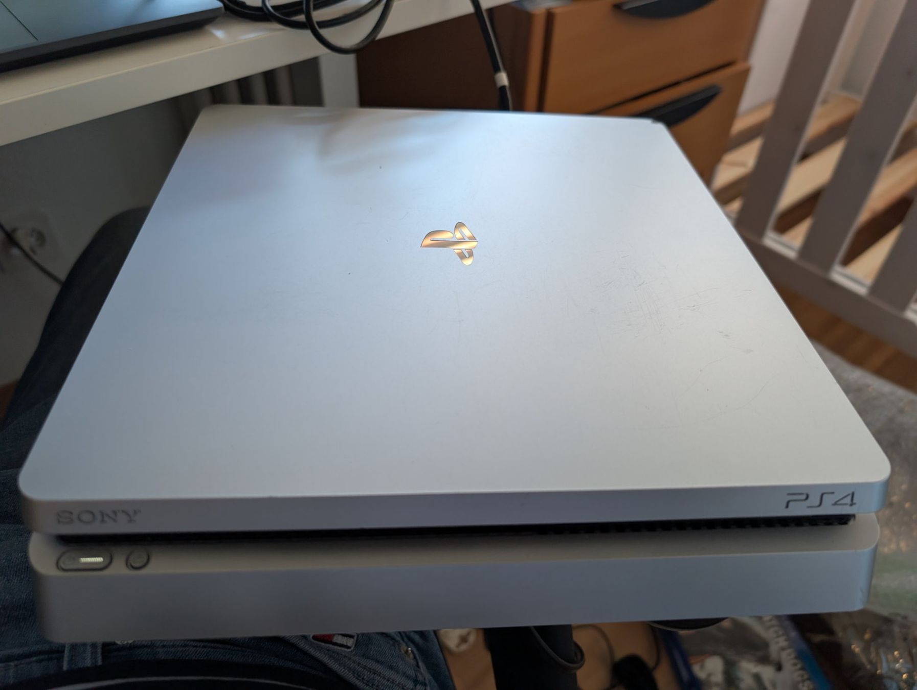 Playstation 4 Slim Console Silver +2 Controllers +2 Games (Gebraucht ...