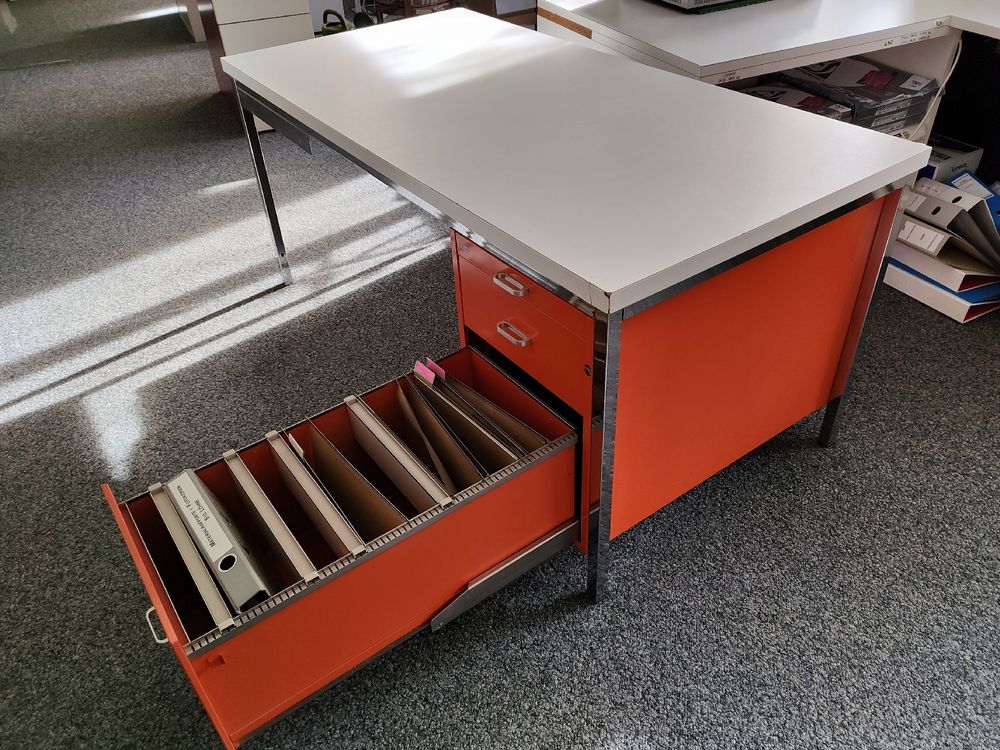 Bigla Pult mit Korpus (Metall), 60er Jahre (Gebraucht) in Luzern für ...