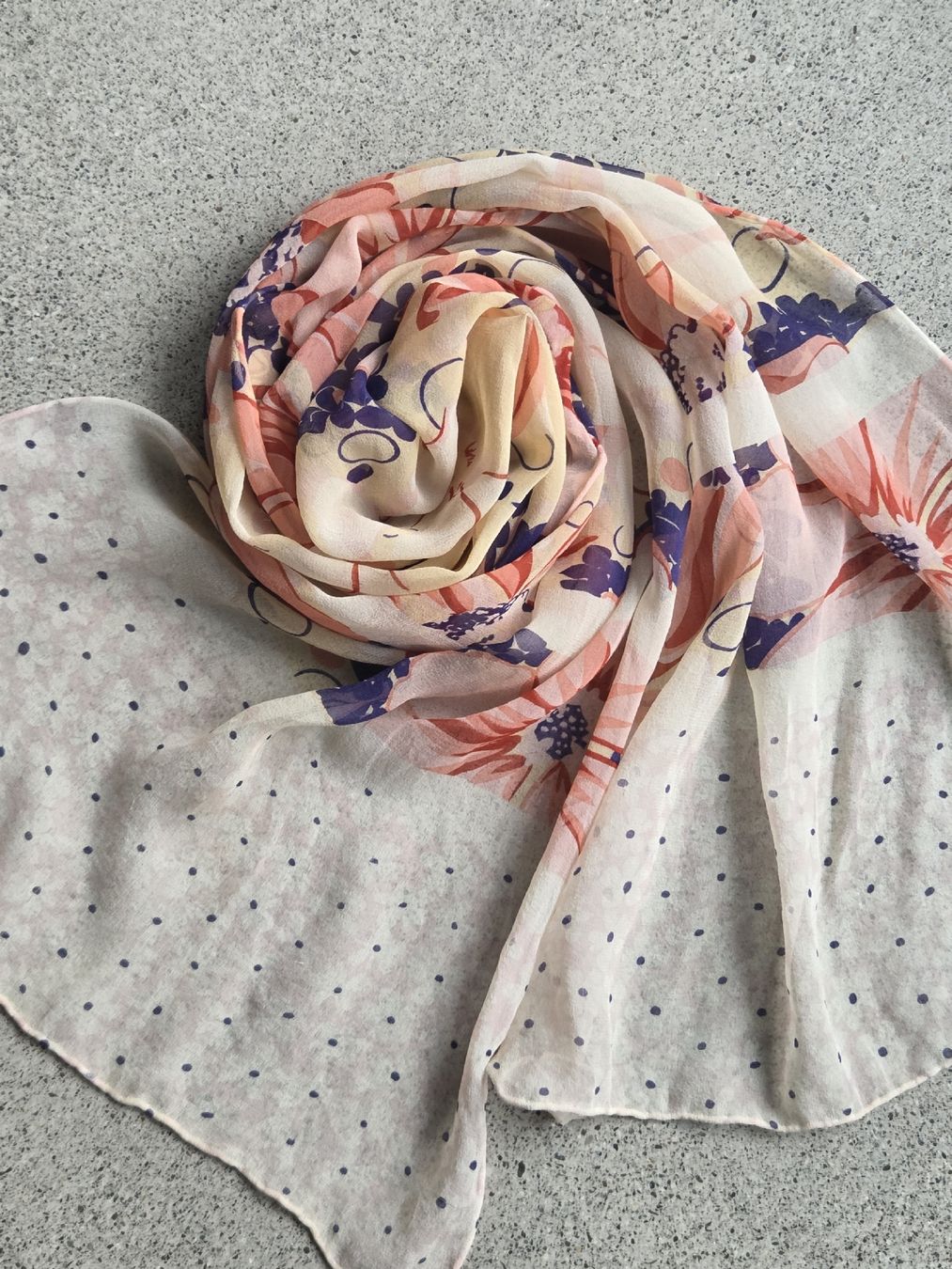 Seidenschal, handrolliert (Neu und originalverpackt) in Frauenfeld für ...