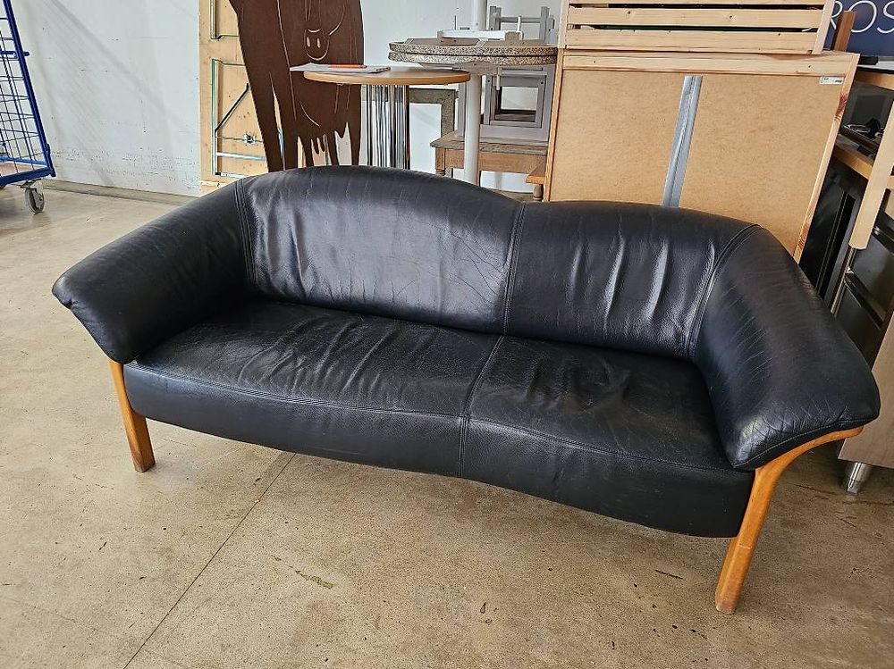 Dunkelblaues Echt Leder Sofa mit Holz (Gebraucht) in Hauptwil für CHF 30 – nur Abholung auf ...