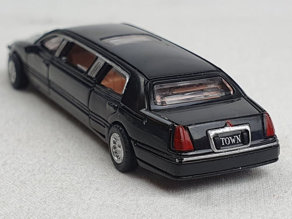 VD 0018 Lincoln Town Car Stretch Limousine 1999 H0/1:87 (Neu (gemäss ...