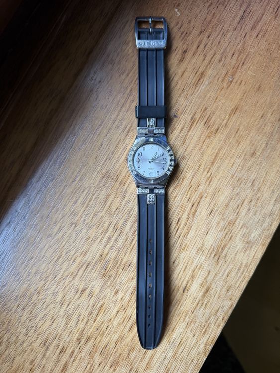 Swatch Irony femme – cadran argenté avec strass (Gebraucht) in Bussigny ...
