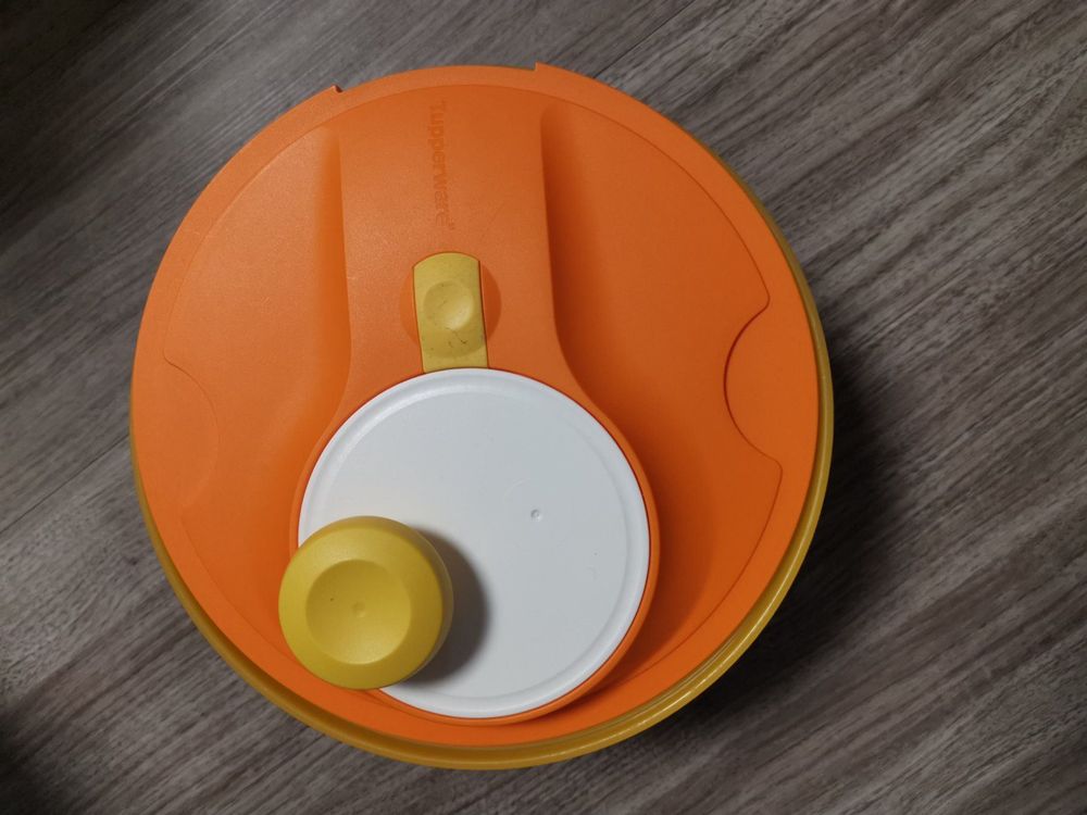Tupperware essoreuse à salade (D'occasion) à pour CHF 25 – avec ...
