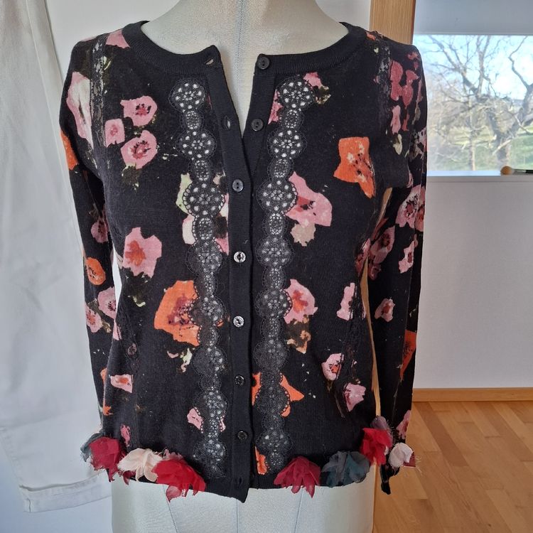 Gilet noir Twin-Set à fleurs et dentelle, taille S. (D'occasion) à ...