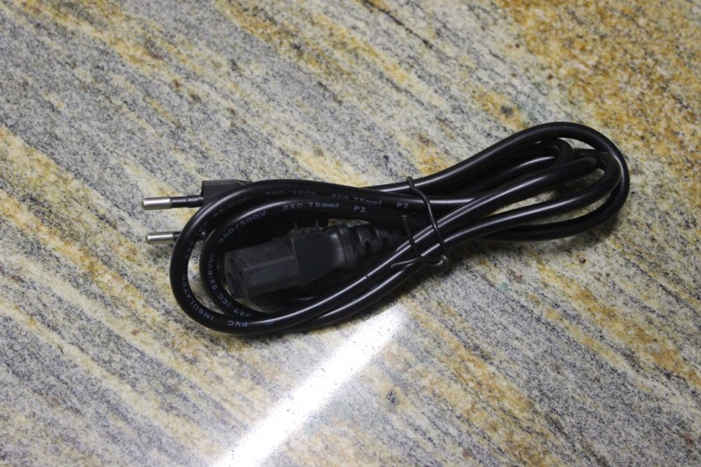 Netzkabel gewinkelt Beamer Monitor PC 1.2meter Stromkabel (Neu (gemäss ...