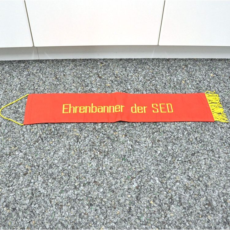 Ehrenbanner der SED - ehemalige DDR (Gebraucht) in Uerkheim für CHF 22. ...