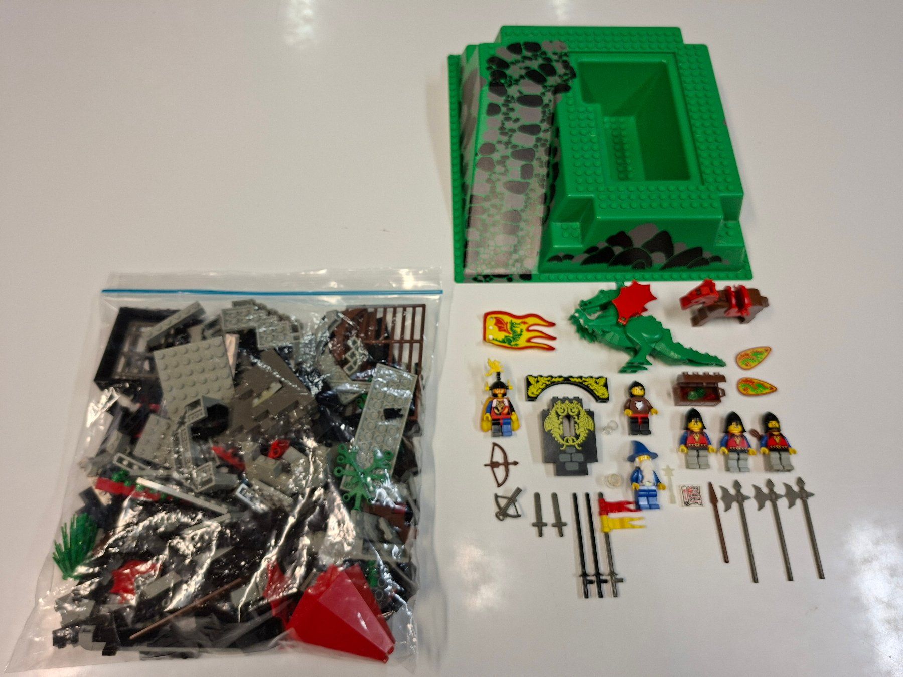 Lego 6082 Dragon Knights Fire Breathing Fortress (Gebraucht) in Sils im ...