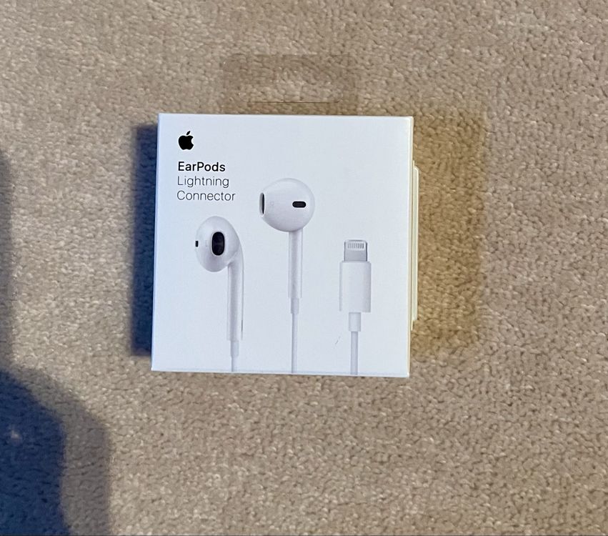 Lightning Kopfhörer Apple (Neu und originalverpackt) in Schaan für CHF ...