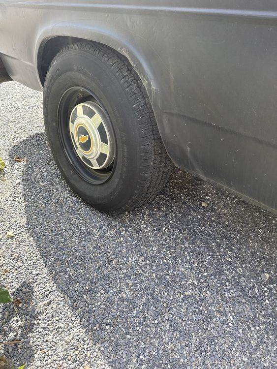 Chevrolet Van G30 8-Loch Felgen Pneu Räder 8.5r16.5 (Gebraucht) in ...