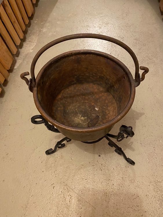 Antiker Kupferkessel mit Schmiedeisen Ständer (Gebraucht) in Neftenbach für CHF 20 – nur ...