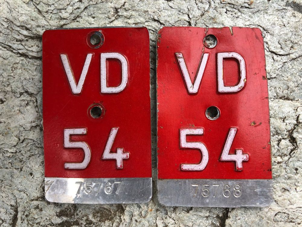 2 plaques vélo VD 54 (Gebraucht) in Morrens VD für CHF 19 – mit ...