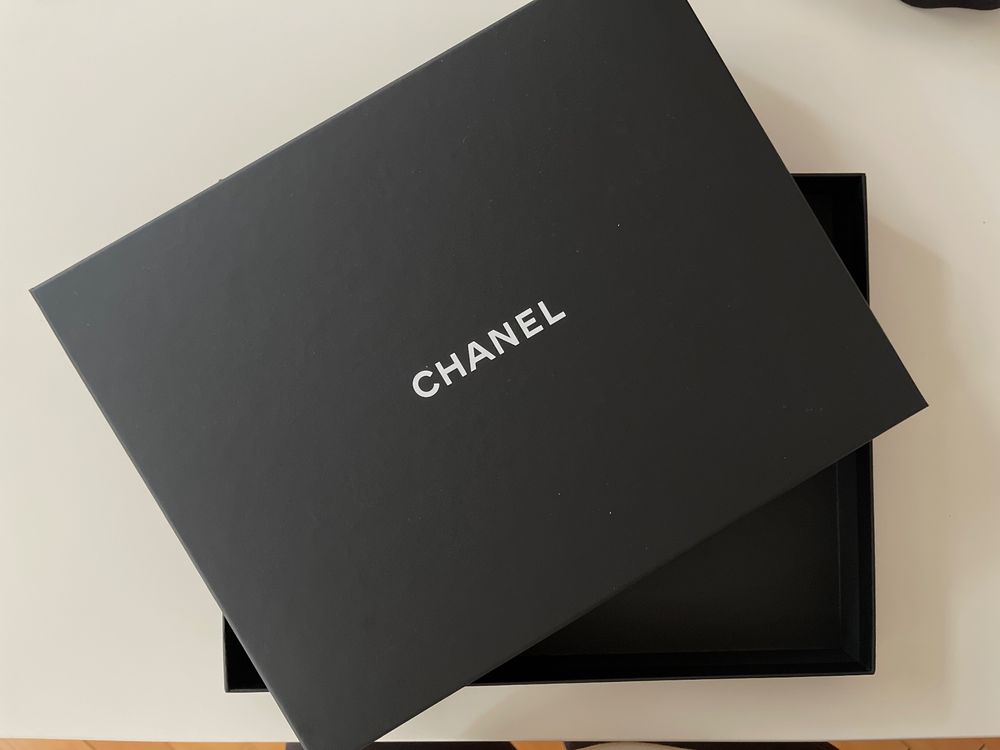 Chanel Box (Gebraucht) in Solothurn für CHF 25 – mit Lieferung auf ...