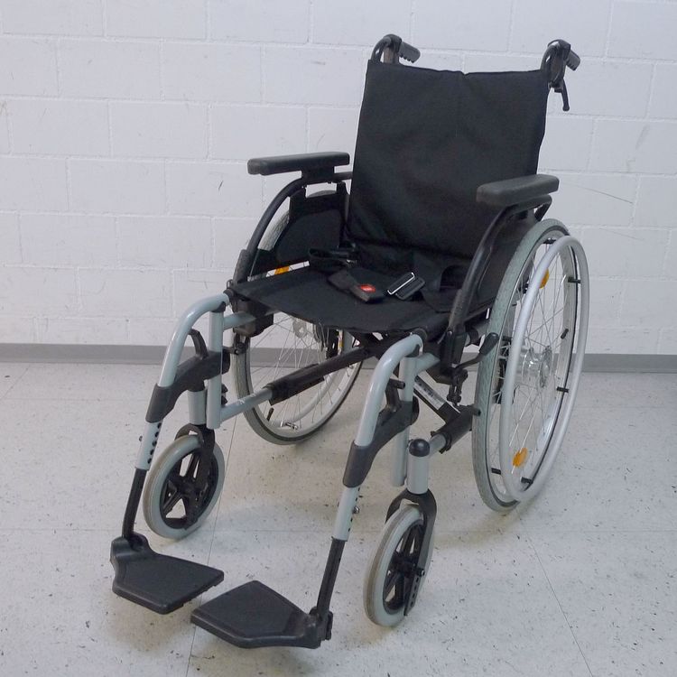 Rollstuhl Breezy, SB 42 cm, nur CHF 189 | Kaufen auf Ricardo